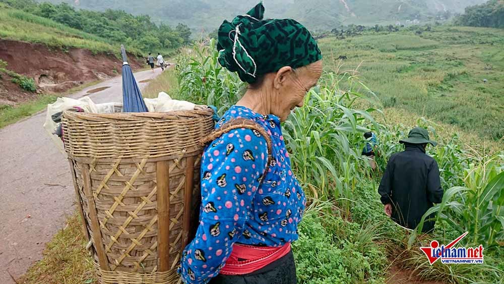 Nghìn m3 đá vùi lấp đường, trườn qua vách đá về nhà