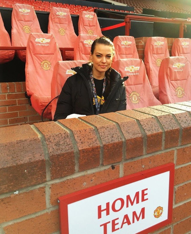 MU ký 3 năm Solskjaer: Fan nữ khóc thét vì hạnh phúc