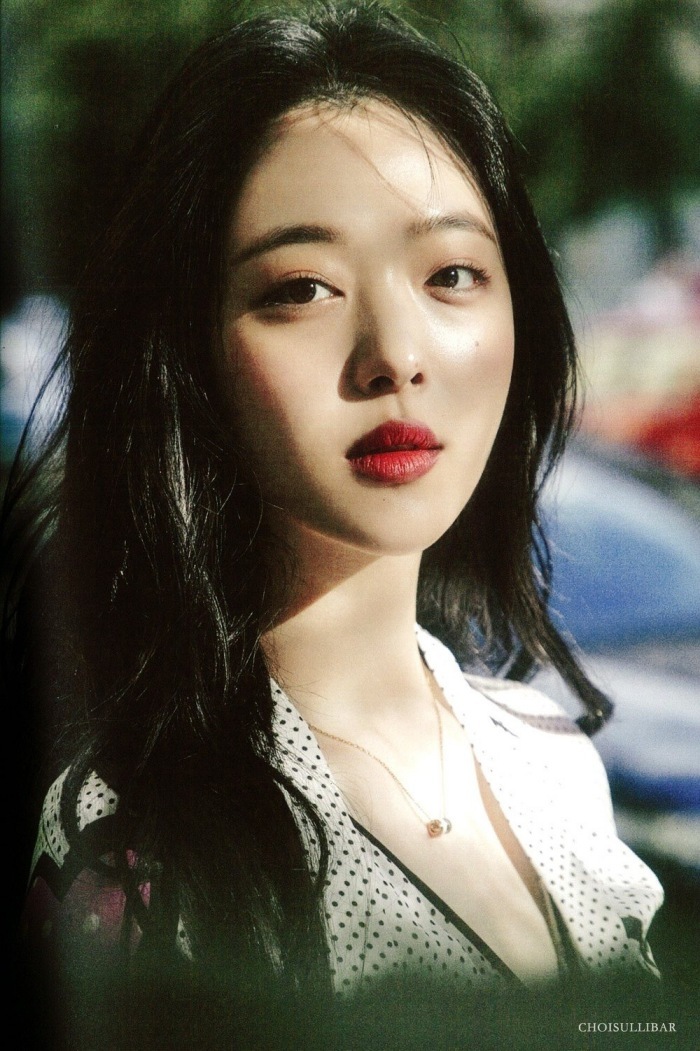 Cái chết của Sulli và góc khuất hào quang xô đổ ý chí nghệ sĩ