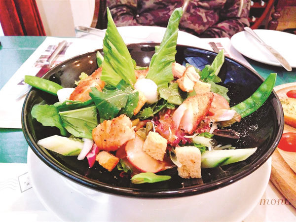 Western delicacies served in charming space