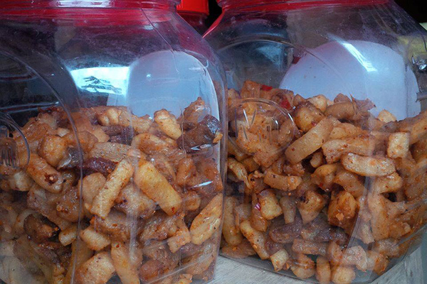 Tóp mỡ rán xong tưởng bỏ đi giá hơn nửa triệu/kg