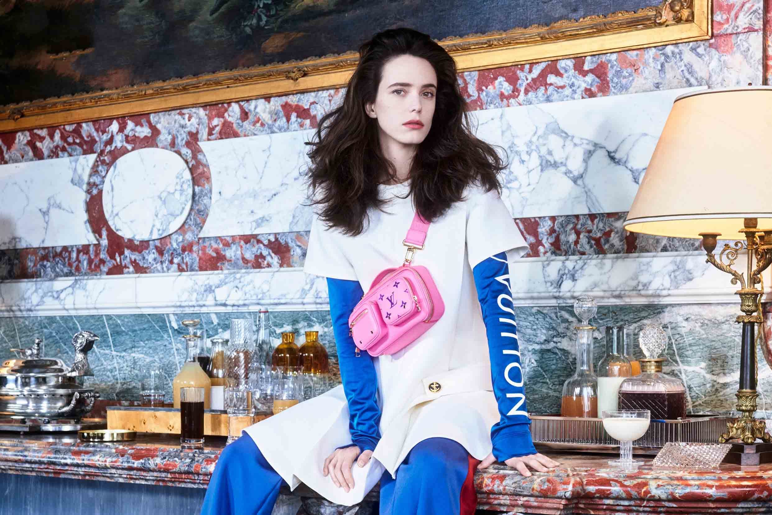 Mỹ nhân phim 18+ Stacy Martin làm mẫu cho Louis Vuitton