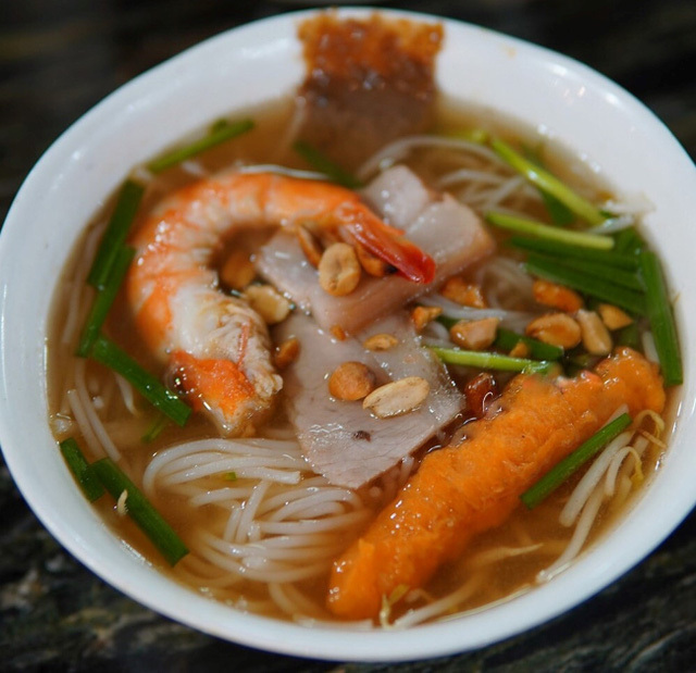 Quán bún suông gần 80 năm ở chợ Bến Thành