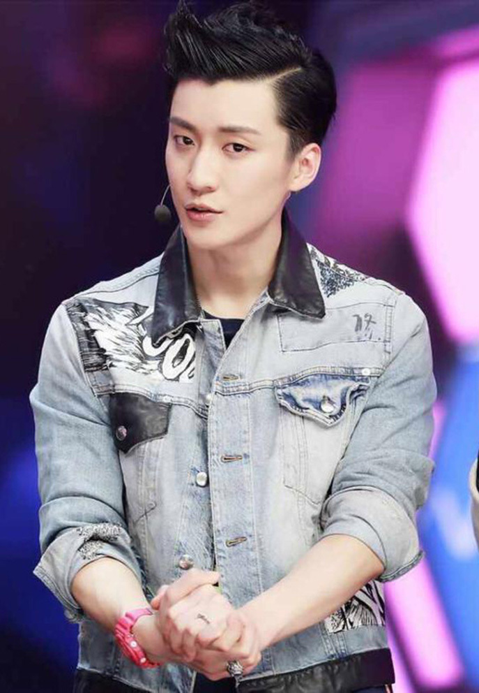 Bố mẹ cố tài tử Kiều Nhậm Lương bị chế giễu ngoại hình