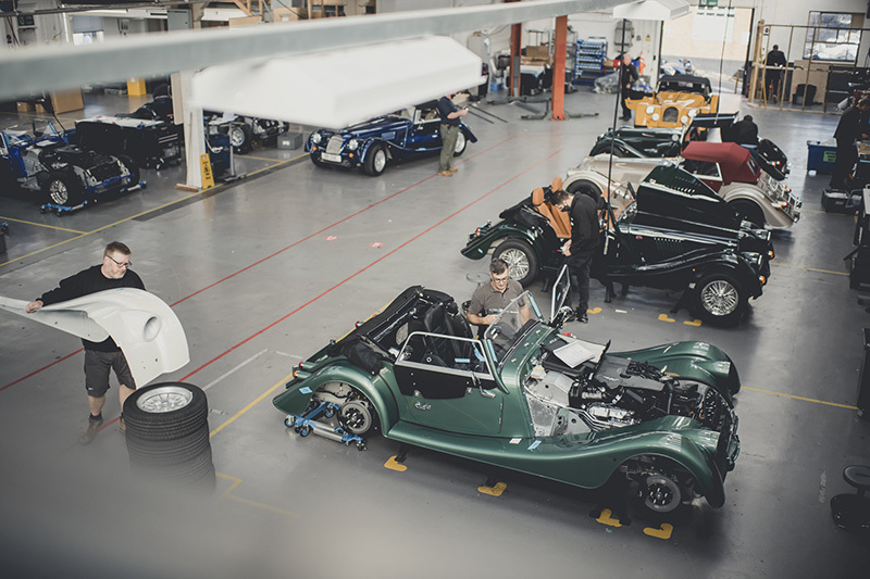 Ngắm nhà máy 108 năm tuổi của hãng xe Morgan qua góc nhìn Flycam